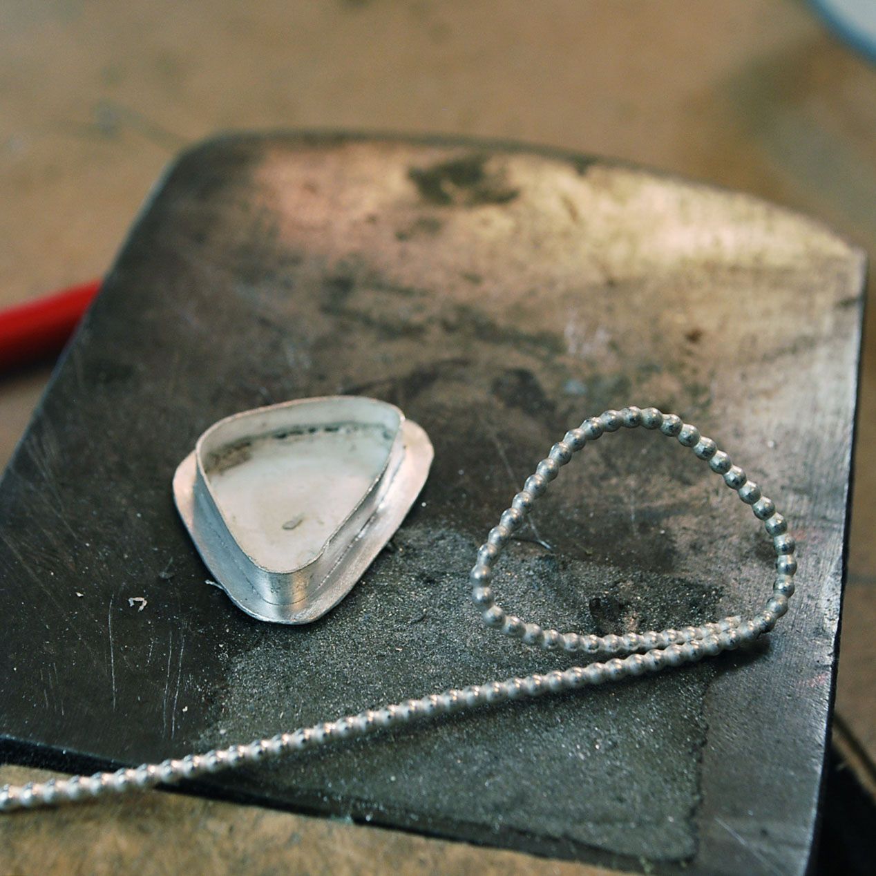 How To Make A Decorative Ring Setting