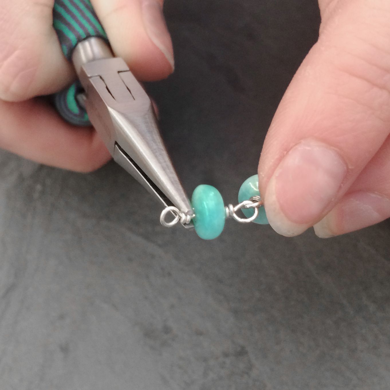 How To Make A Wire Wrapped Bead Chain | Kernowcraft