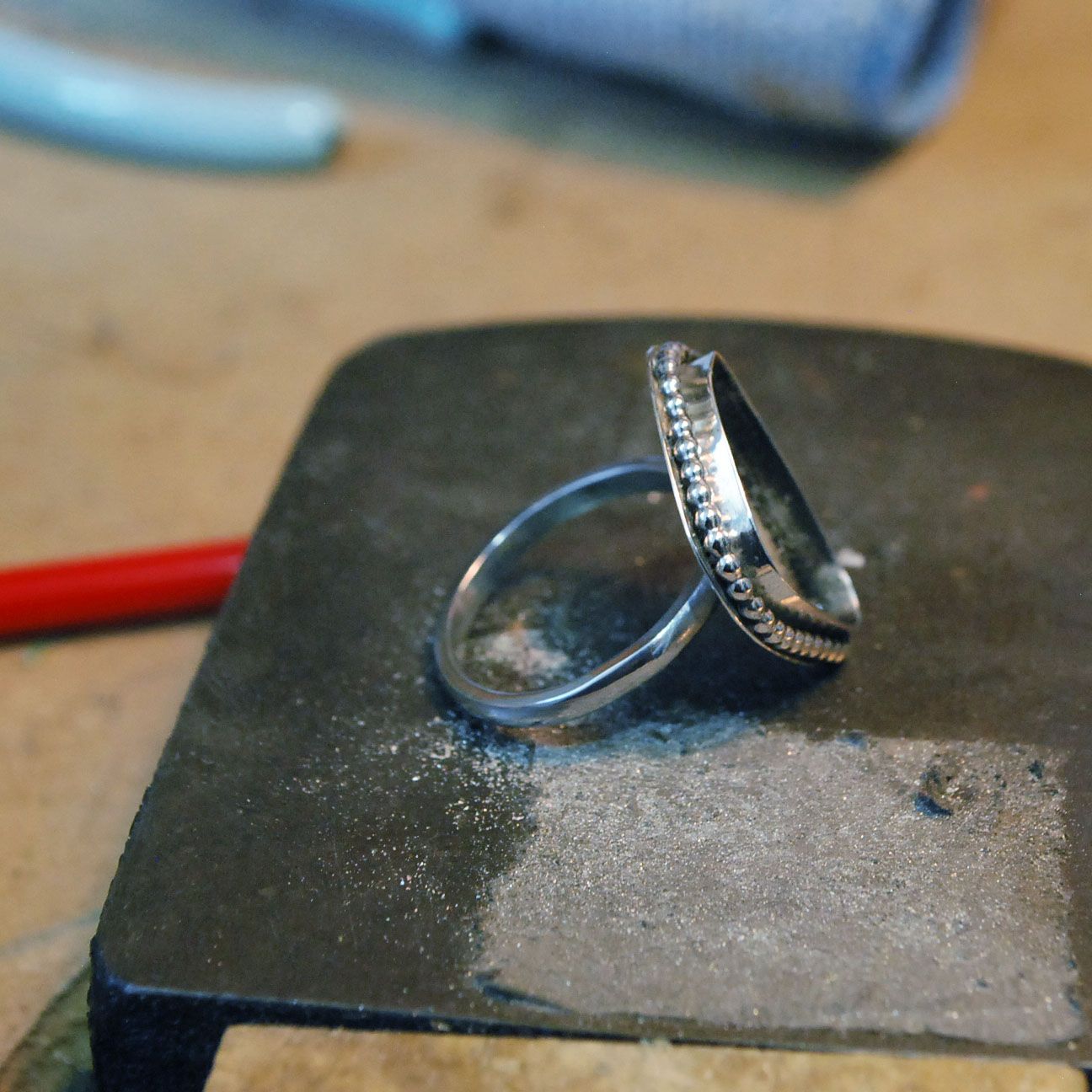 How To Make A Decorative Ring Setting