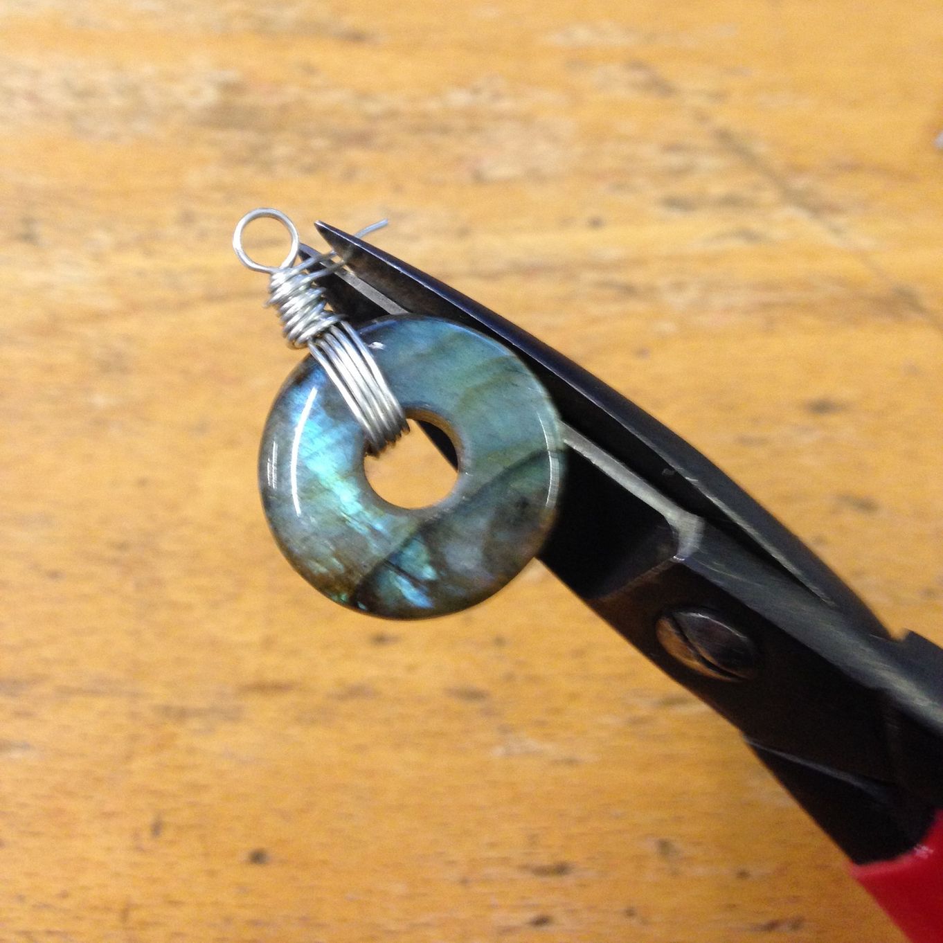 How To Wire Wrap A Gemstone Donut | Kernowcraft